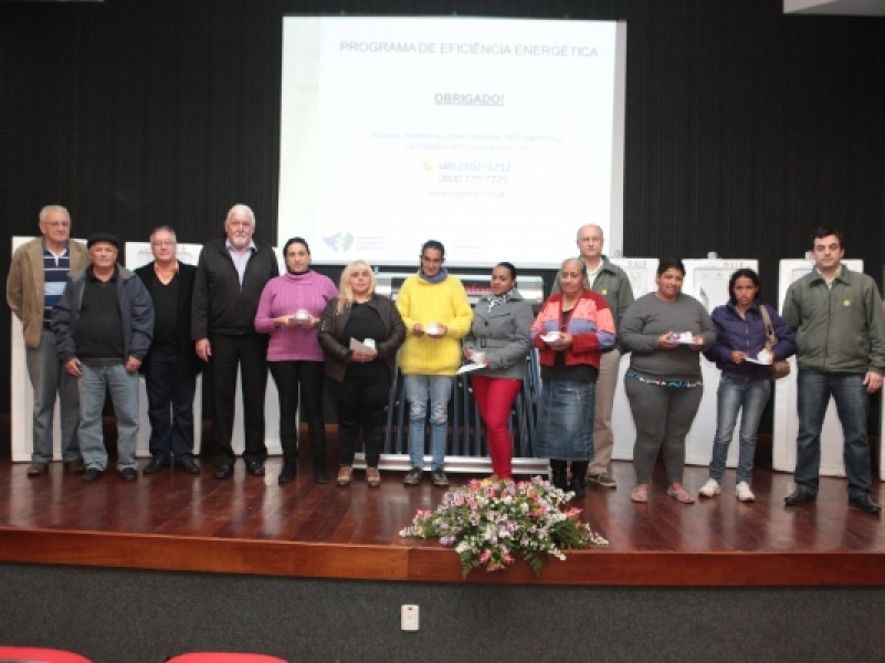 Famílias de baixa renda são beneficiadas pelo Programa [...] - Coopera